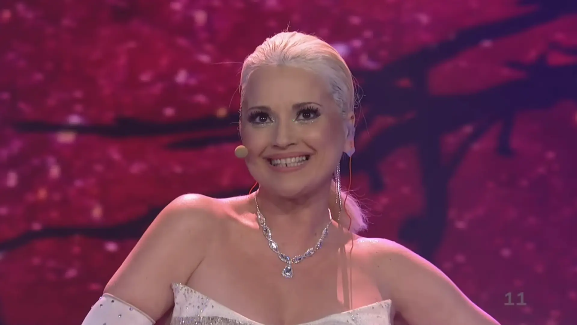 Maja Nikolić u gipsu na sceni PZE: Plesači je podigli - orilo se "Žali srce moje"